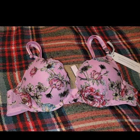 Victoria's Secret | Intimates & Sleepwear | Victoria Secrets Bra 32a ...